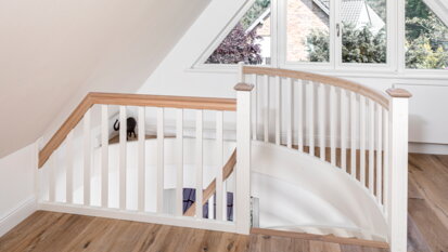 Holzart Hevea – fein strukturiertes Holz für Ihre Treppe - Treppenbau Voß